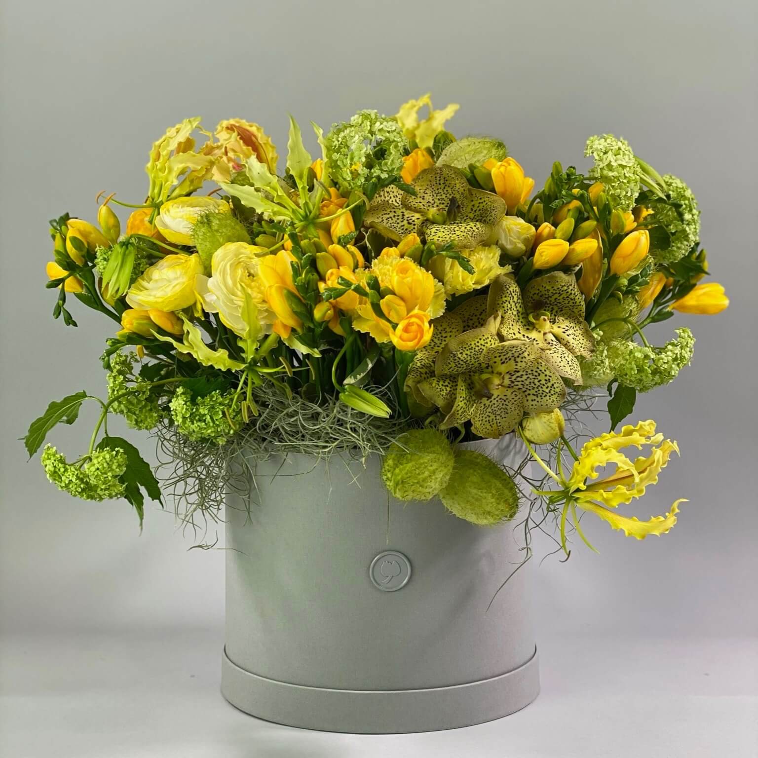 Pimpante Bouquet de Fleurs et son Vase - Maison Baptiste Pitou