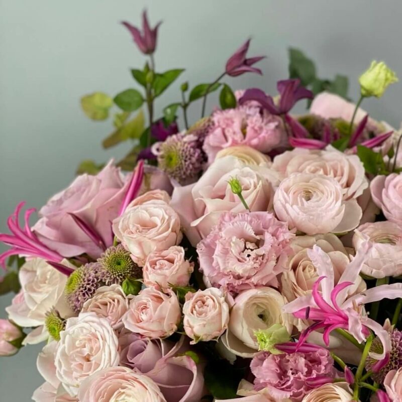 Charmante Bouquet de Fleurs et son Vase - Maison Baptiste Pitou